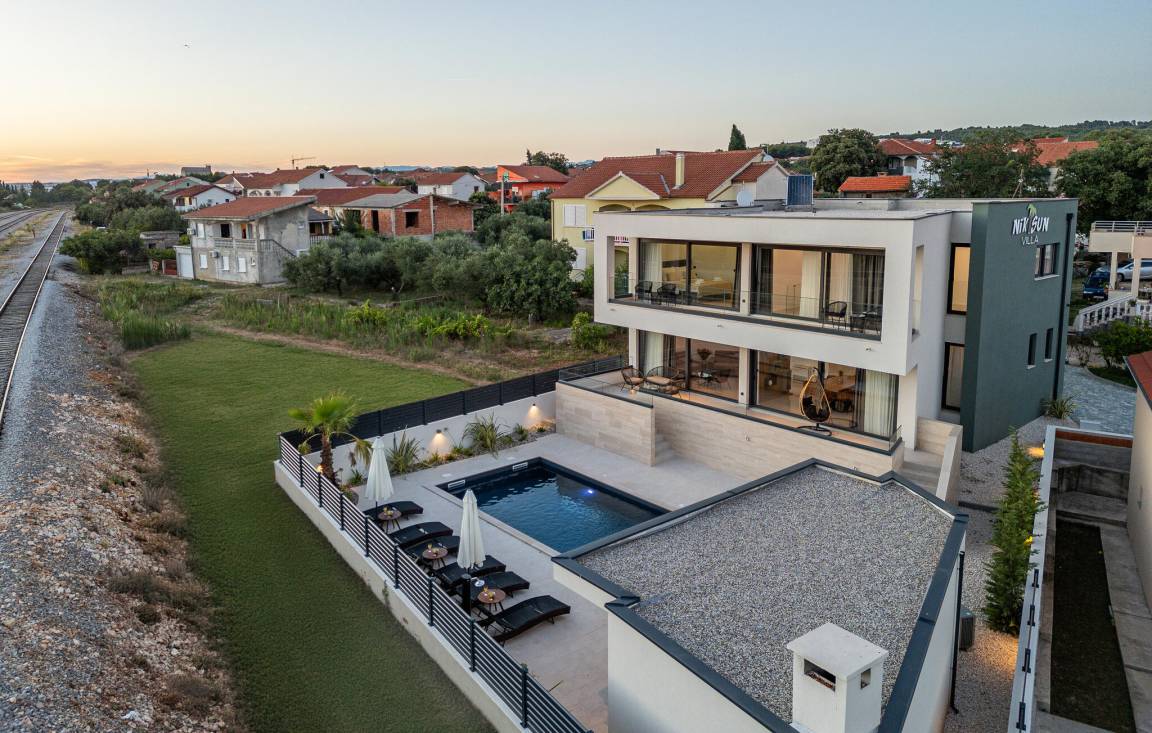 300 M² House ∙ 4 Bedrooms ∙ 8 Guests - Zadar