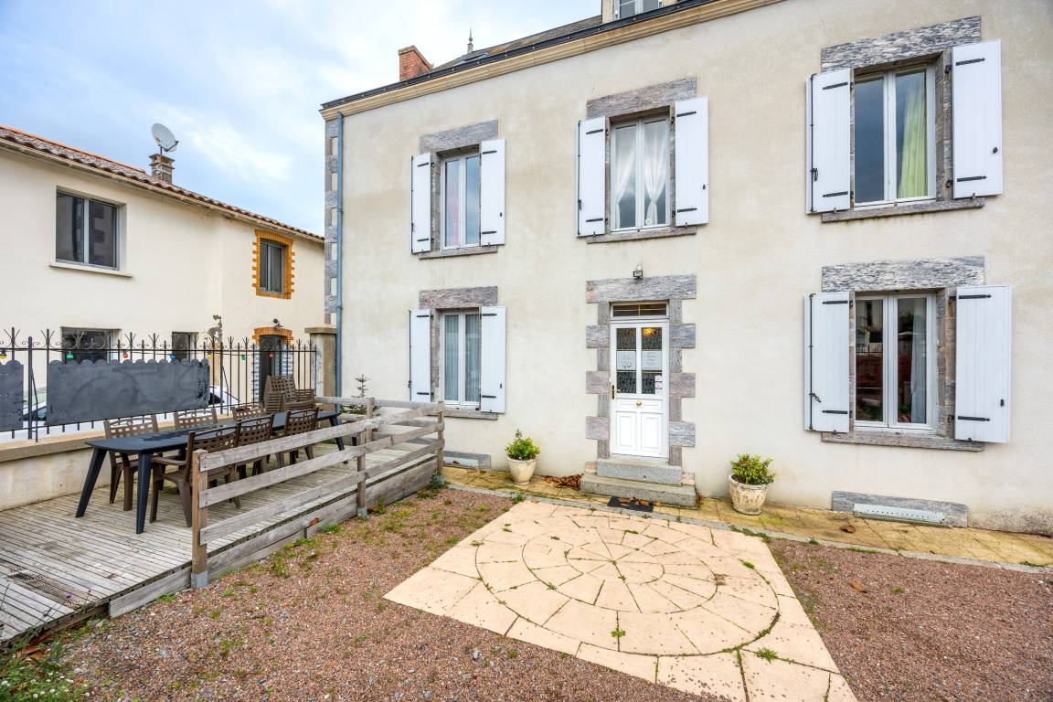 185 M² Casa ∙ 5 Habitaciones ∙ 15 Huéspedes - Pouzauges