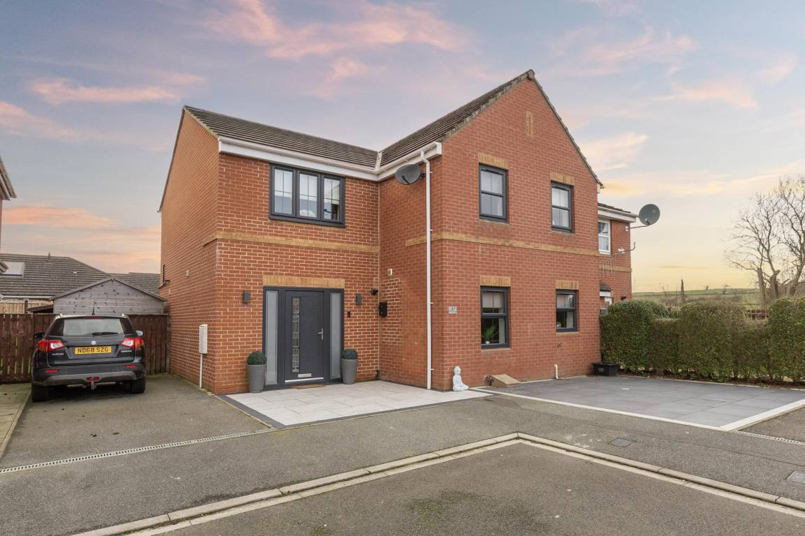 149 M² House ∙ 4 Bedrooms ∙ 7 Guests - Raby Castle