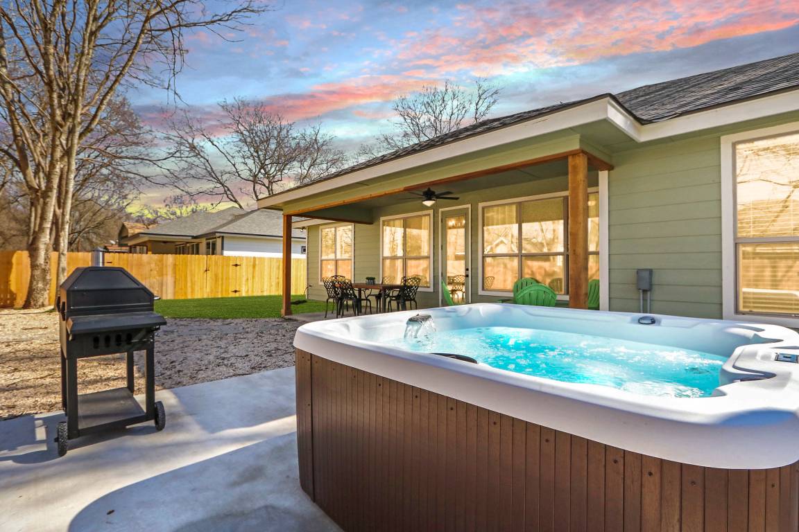 372 M² House ∙ 6 Bedrooms ∙ 14 Guests - Canyon Lake, TX