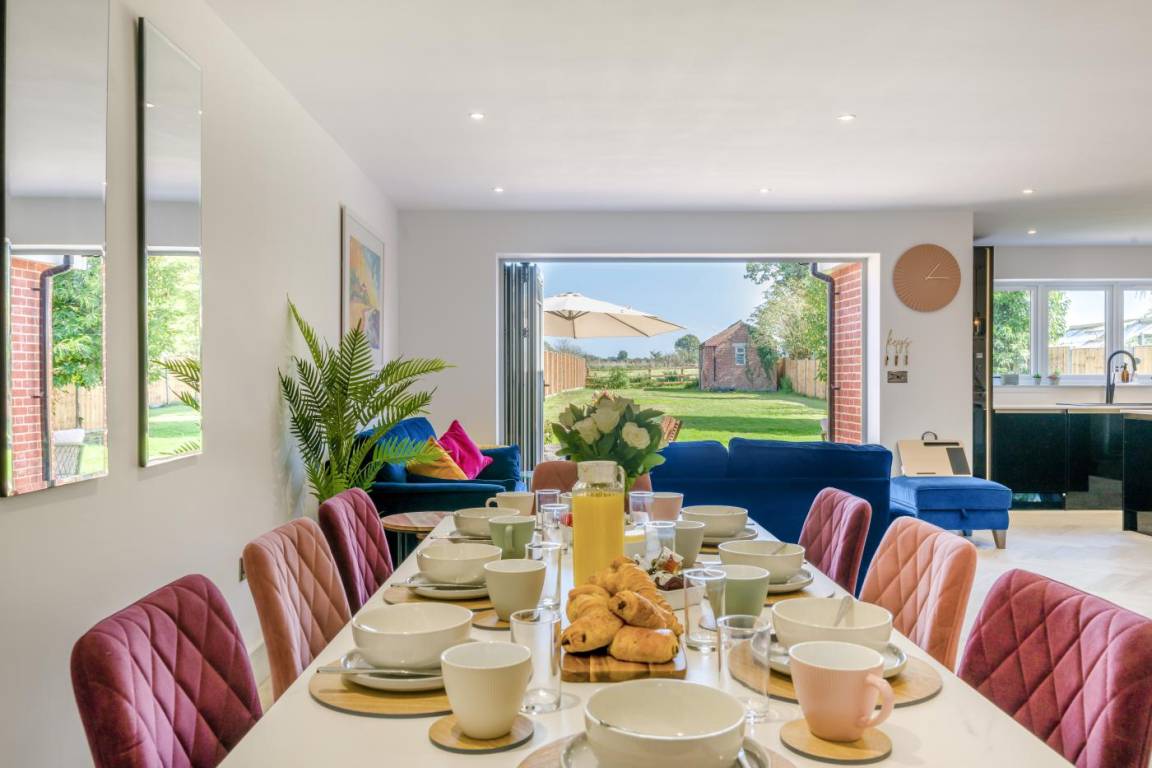 Cottage ∙ 4 Bedrooms ∙ 8 Guests - Kessingland