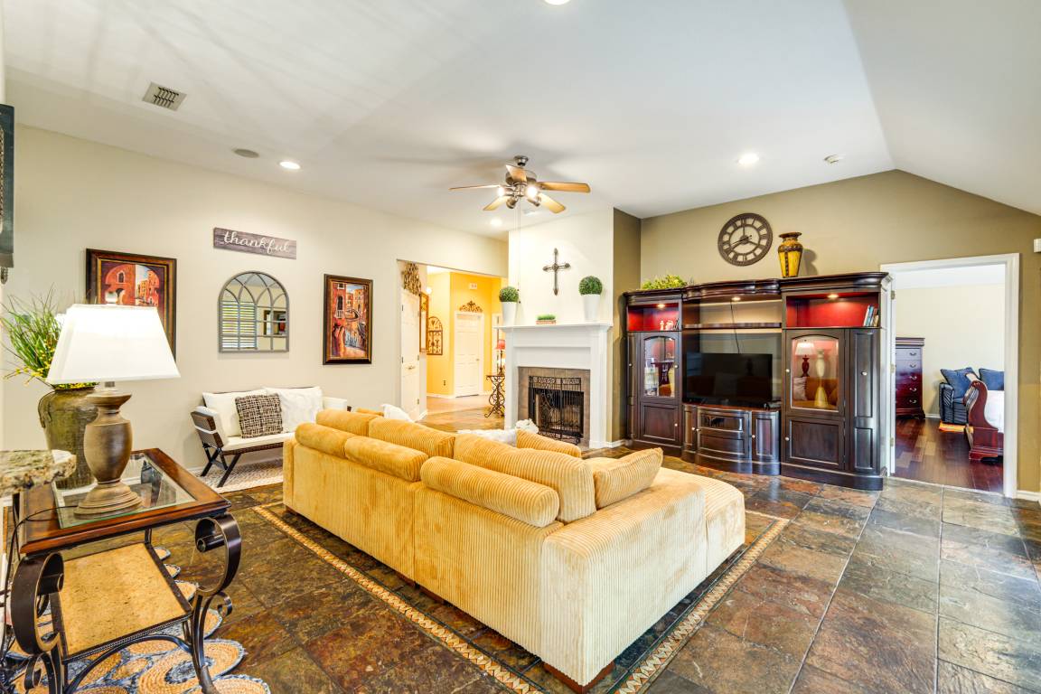 204 M² House ∙ 4 Bedrooms ∙ 8 Guests - Joshua, TX