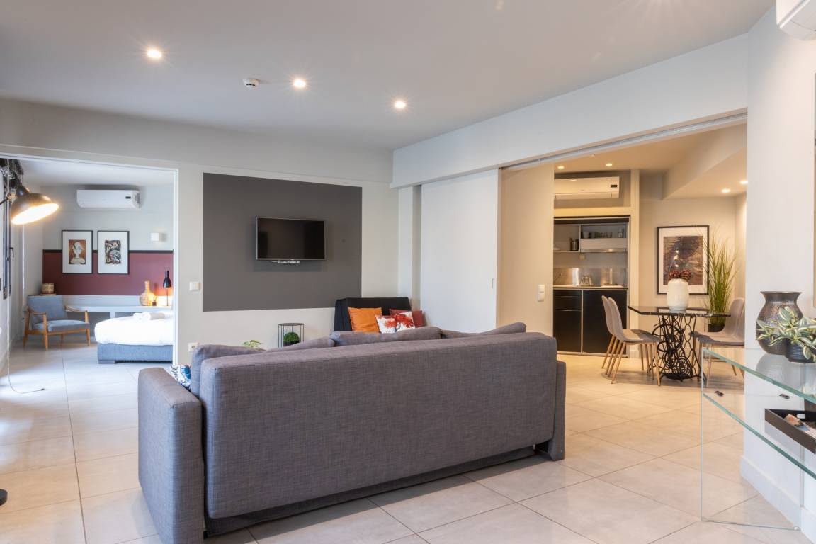 240 M² Apartment ∙ 3 Bedrooms ∙ 15 Guests - Athén