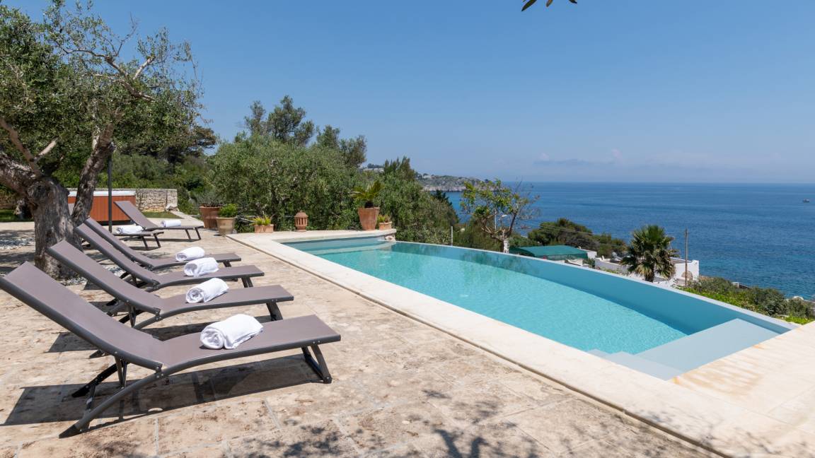 225 M² Villa ∙ 4 Bedrooms ∙ 8 Guests - Santa Cesarea Terme