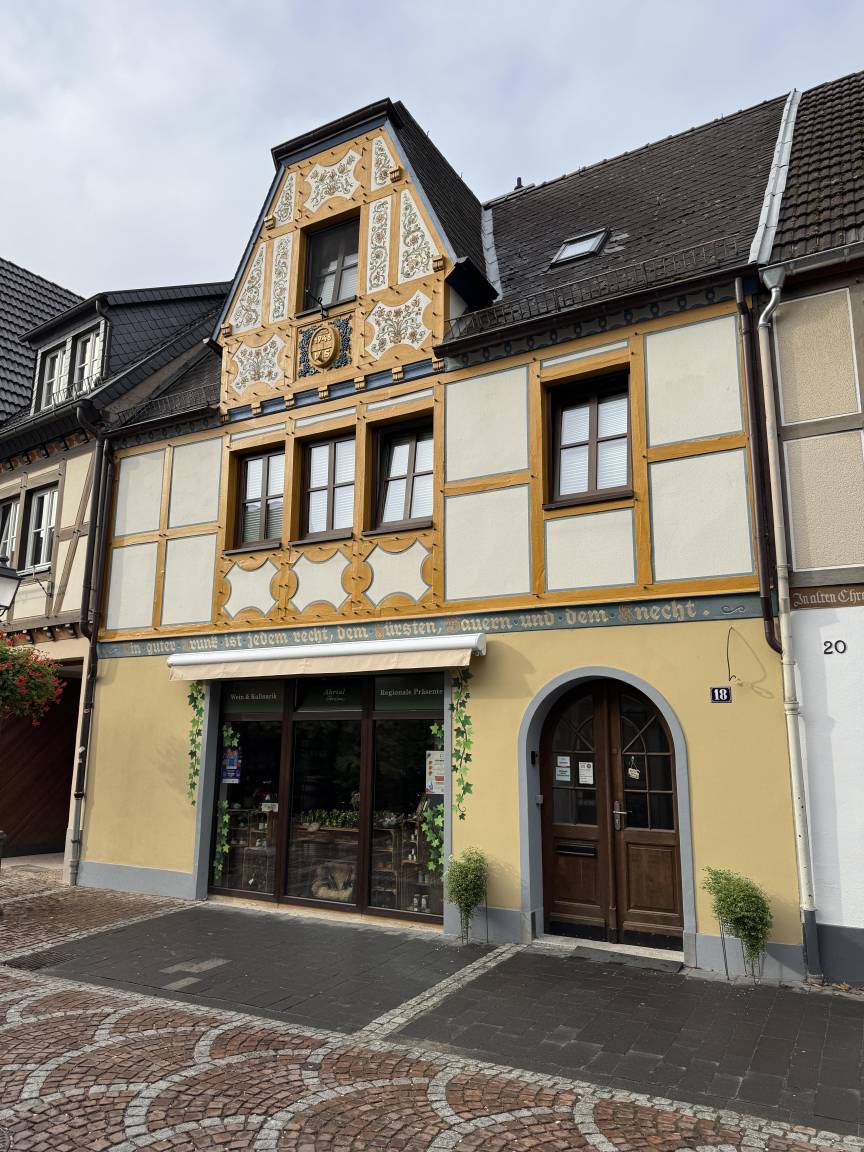 120 M² Apartment ∙ 4 Bedrooms ∙ 6 Guests - Dernau