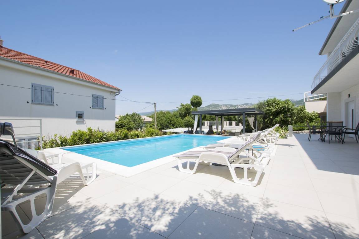 250 M² House ∙ 4 Bedrooms ∙ 10 Guests - Klenovica