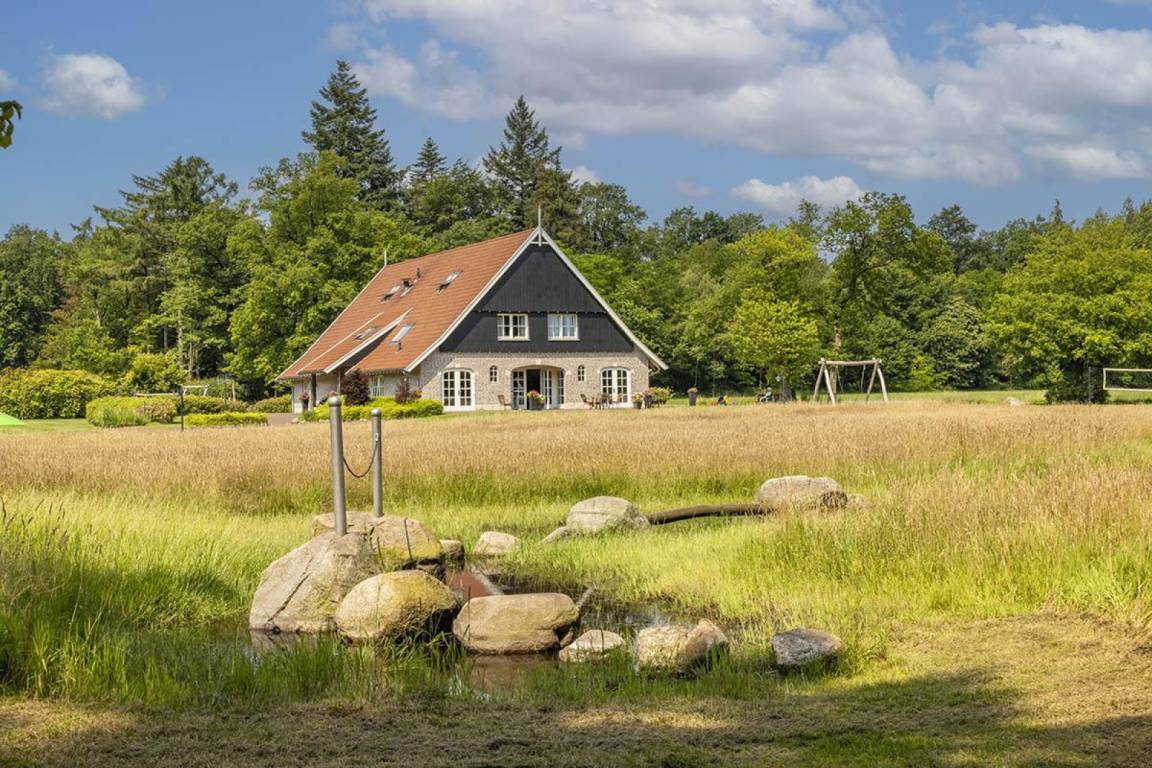 Huis ∙ 16 Slaapkamers ∙ 45 Gasten - Enschede