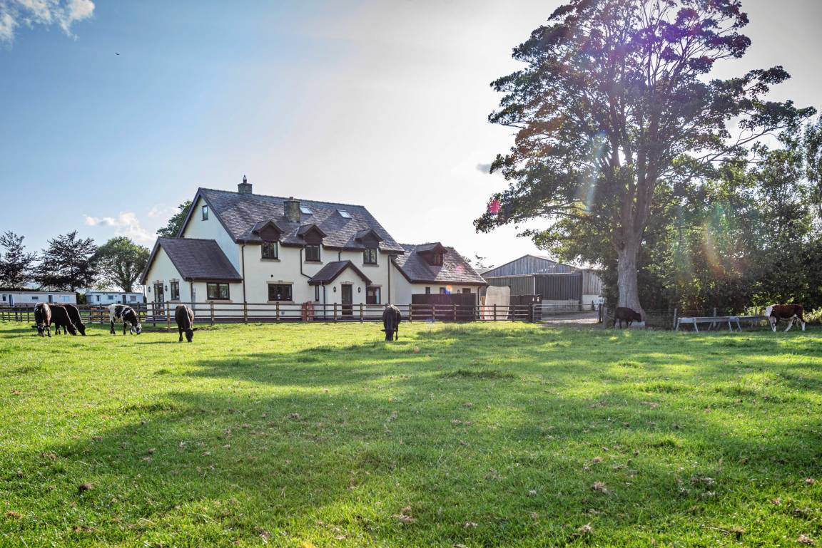 200 M² House ∙ 7 Bedrooms ∙ 14 Guests - Mold