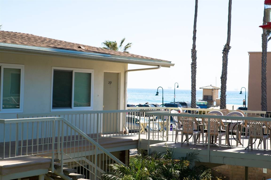 Condo ∙ 2 Bedrooms ∙ 6 Guests - Carpinteria, CA