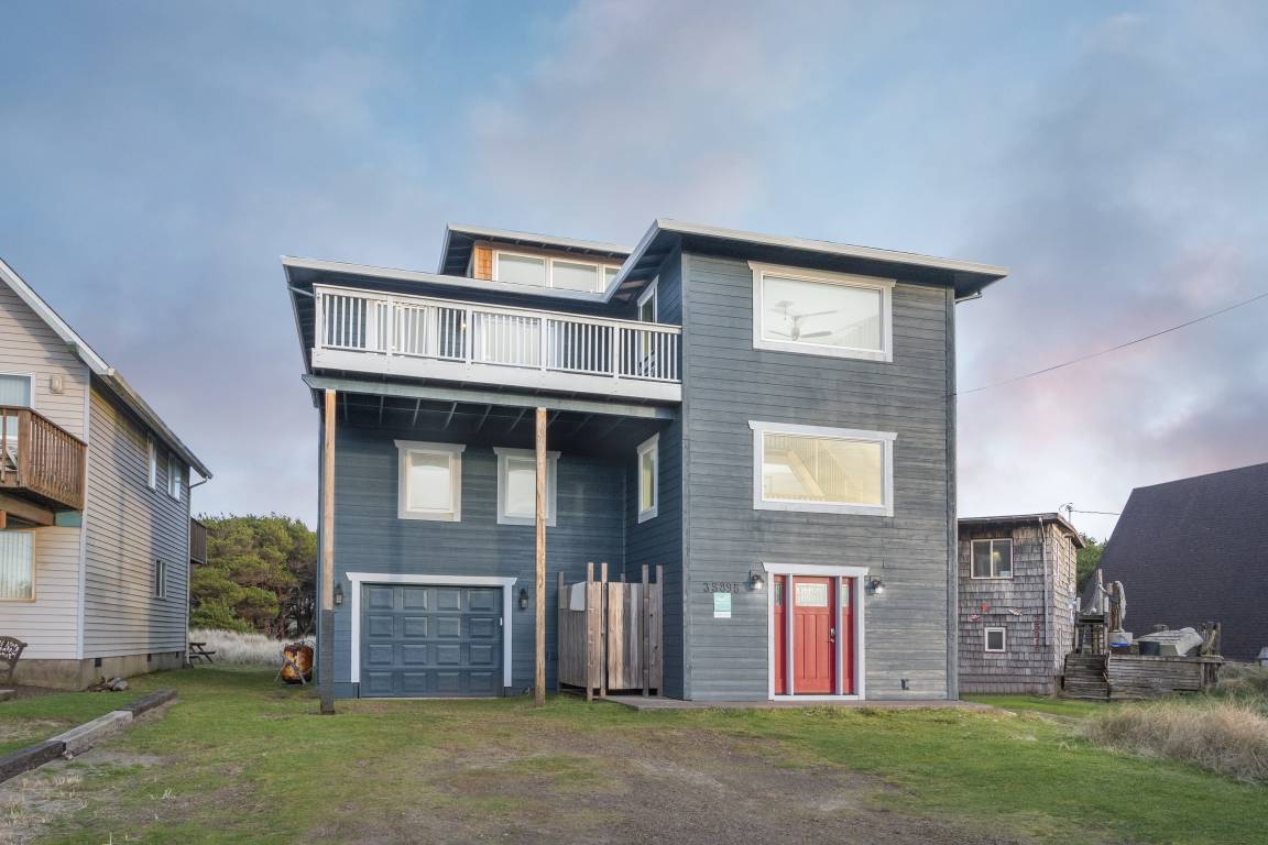 343 M² House ∙ 5 Bedrooms ∙ 12 Guests - Cloverdale, OR