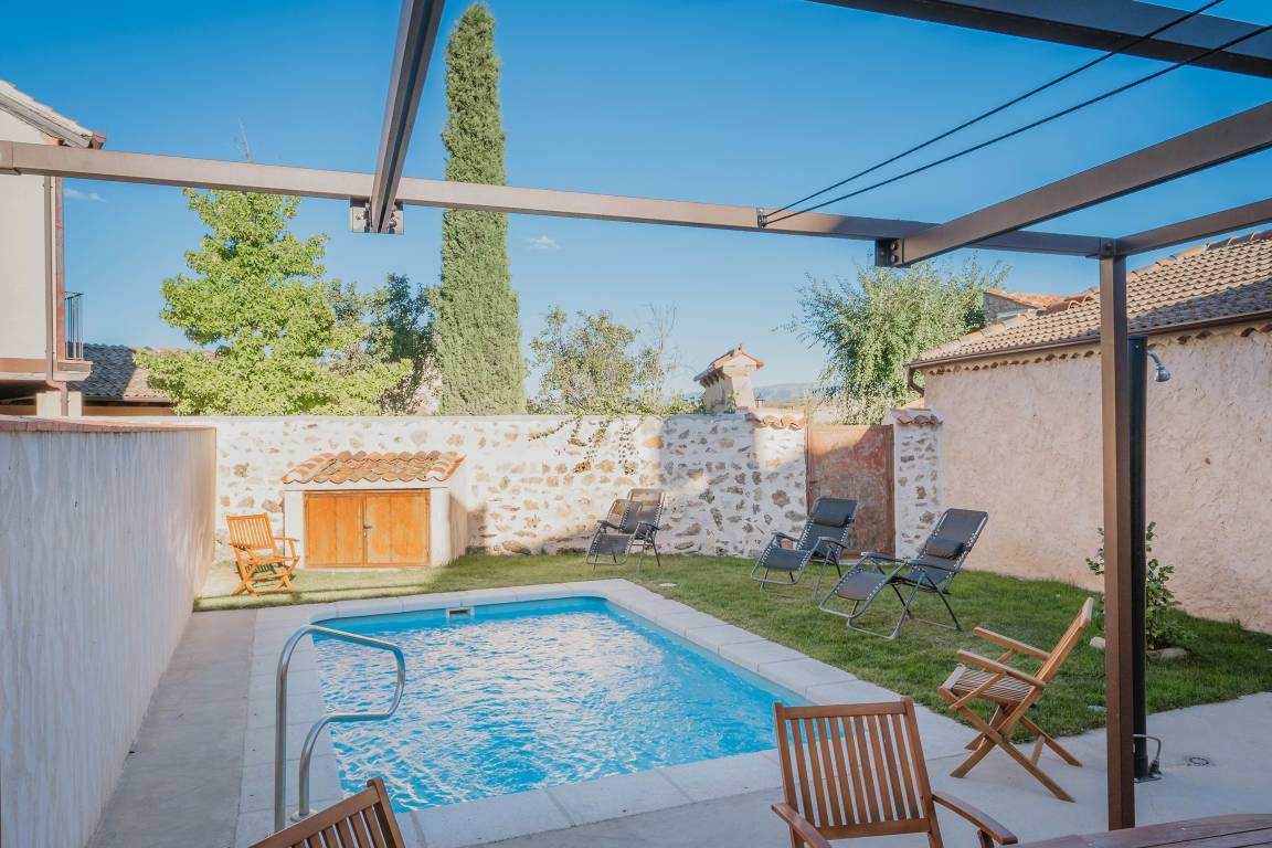 190 M² House ∙ 5 Bedrooms ∙ 14 Guests - Sotosalbos