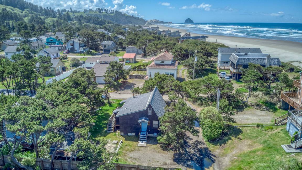86 M² House ∙ 2 Bedrooms ∙ 4 Guests - Pacific City, OR