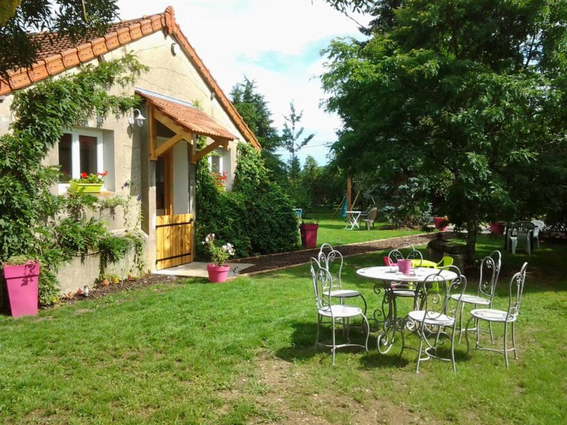 98 M² Cottage ∙ 2 Chambres ∙ 5 Personnes - Avermes