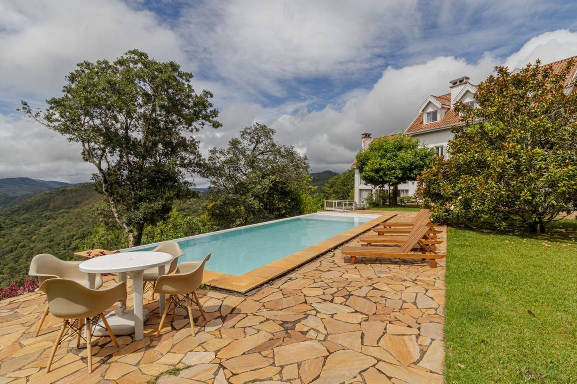 600 M² Casa ∙ 4 Quartos ∙ 10 Hóspedes - Campos do Jordão