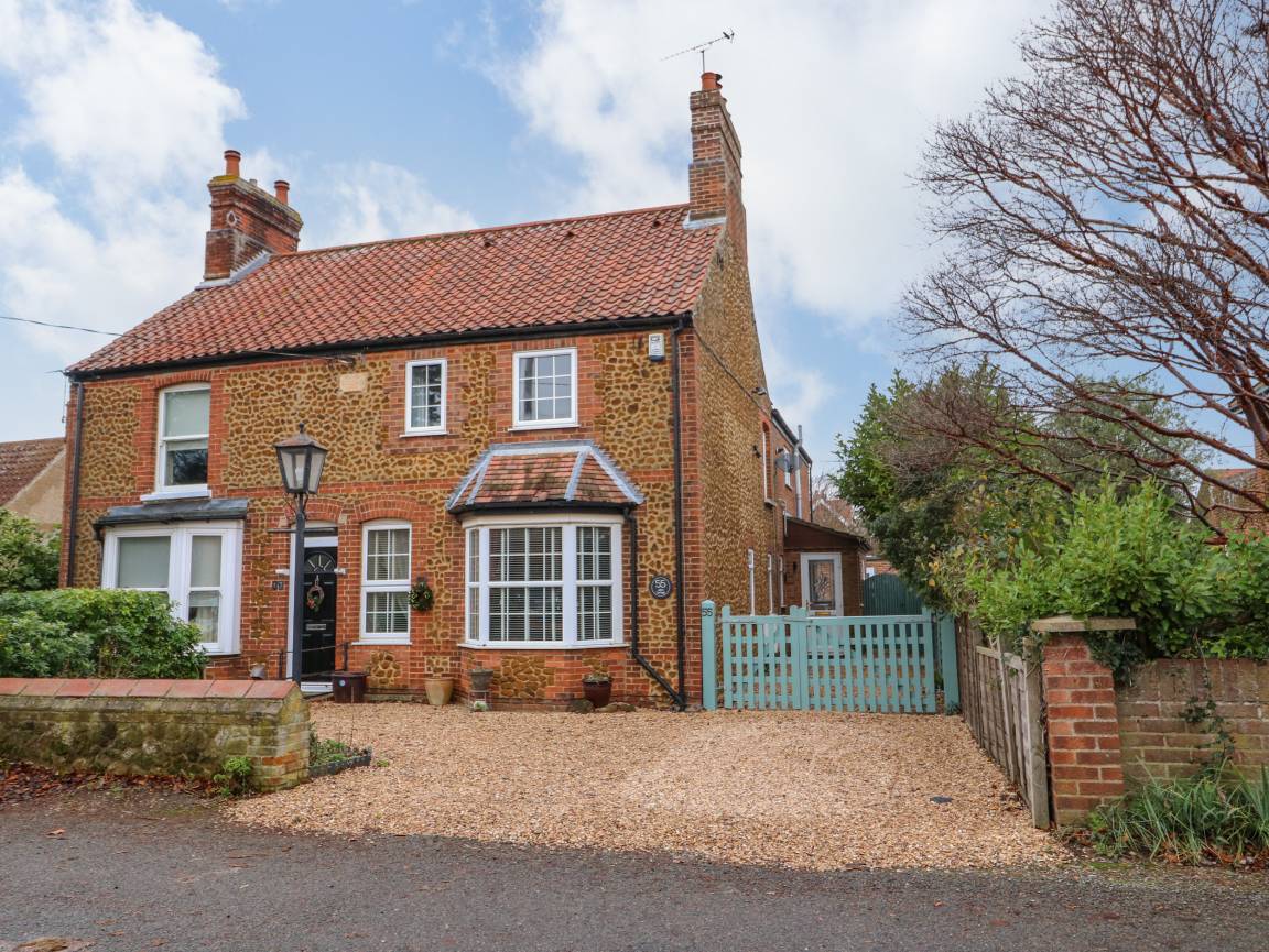 Cottage ∙ 3 Bedrooms ∙ 6 Guests - Snettisham