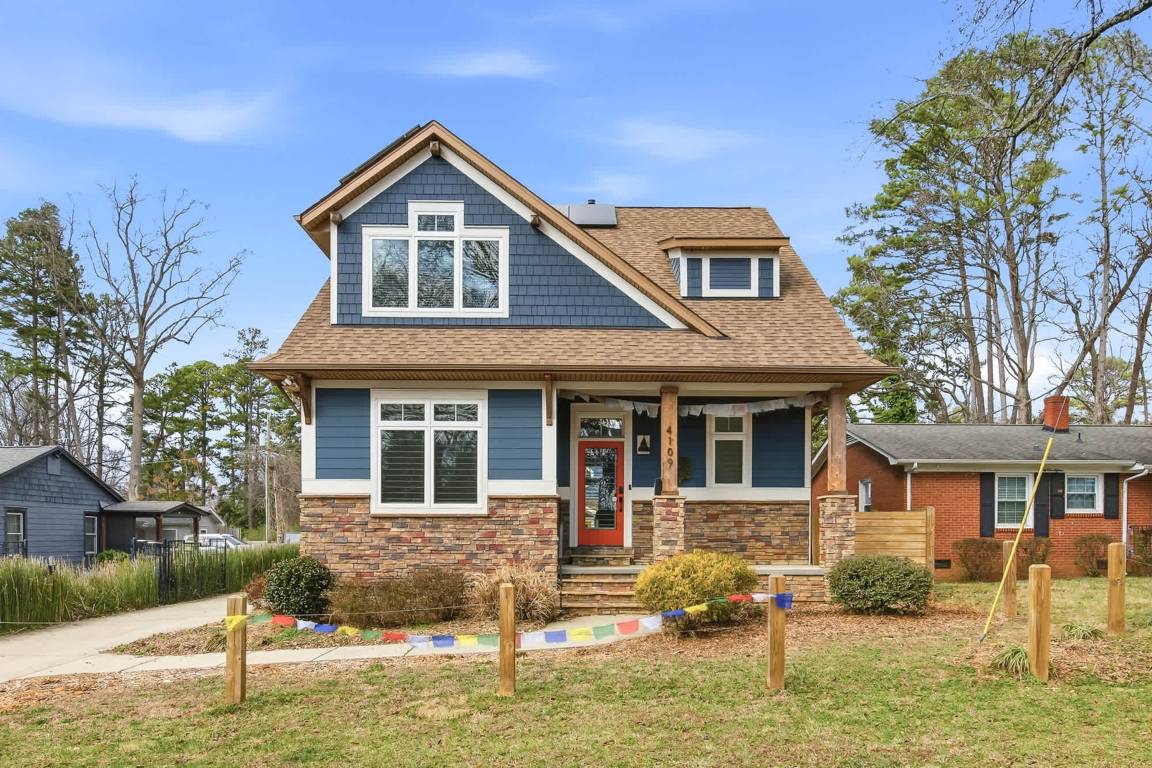 Talo ∙ 3 Makuuhuonetta ∙ 6 Vierasta - University City Boulevard – Charlotte
