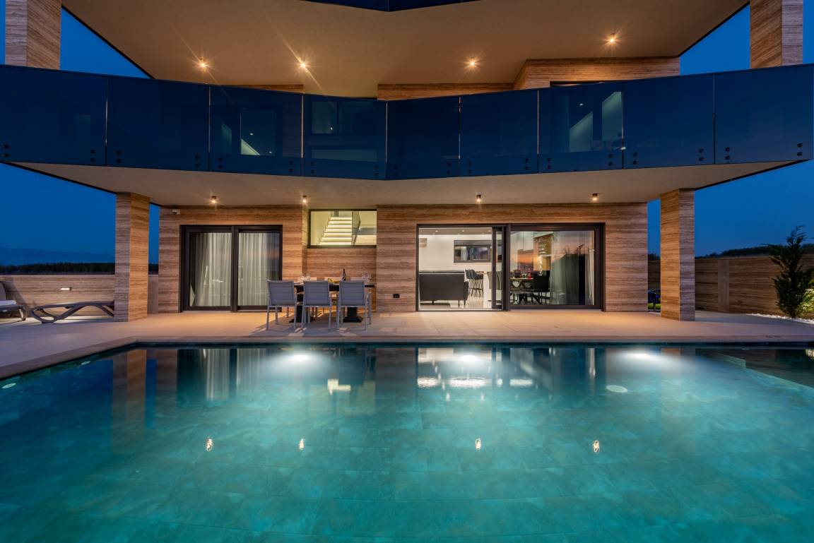240 M² Ferienhaus ∙ 5 Schlafzimmer ∙ 10 Gäste - Vir