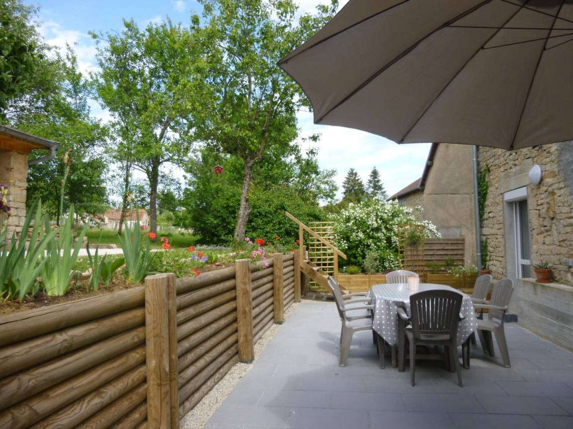 99 M² Gîte ∙ 3 Chambres ∙ 6 Personnes - Baume-les-Dames