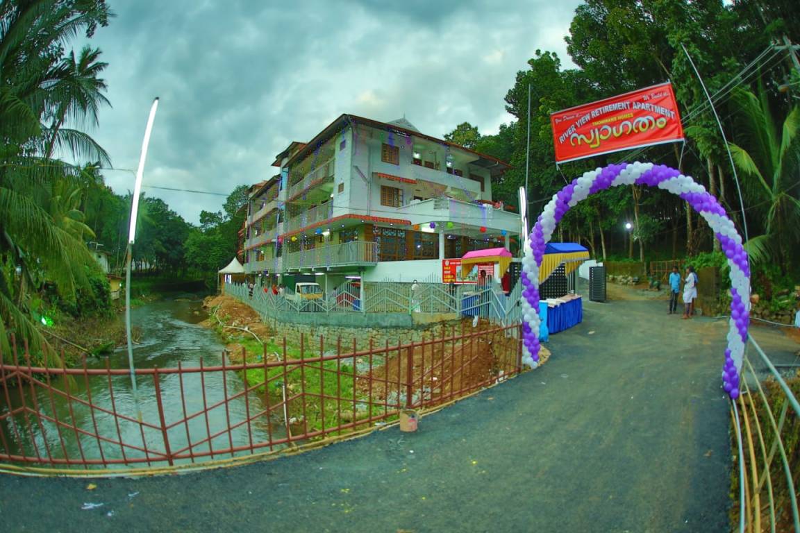 230 M² Apartamento ∙ 4 Habitaciones ∙ 8 Huéspedes - Thodupuzha