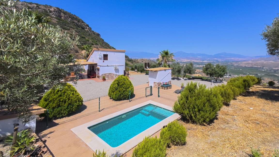 75 M² Casa Rural ∙ 3 Habitaciones ∙ 8 Huéspedes - Cártama