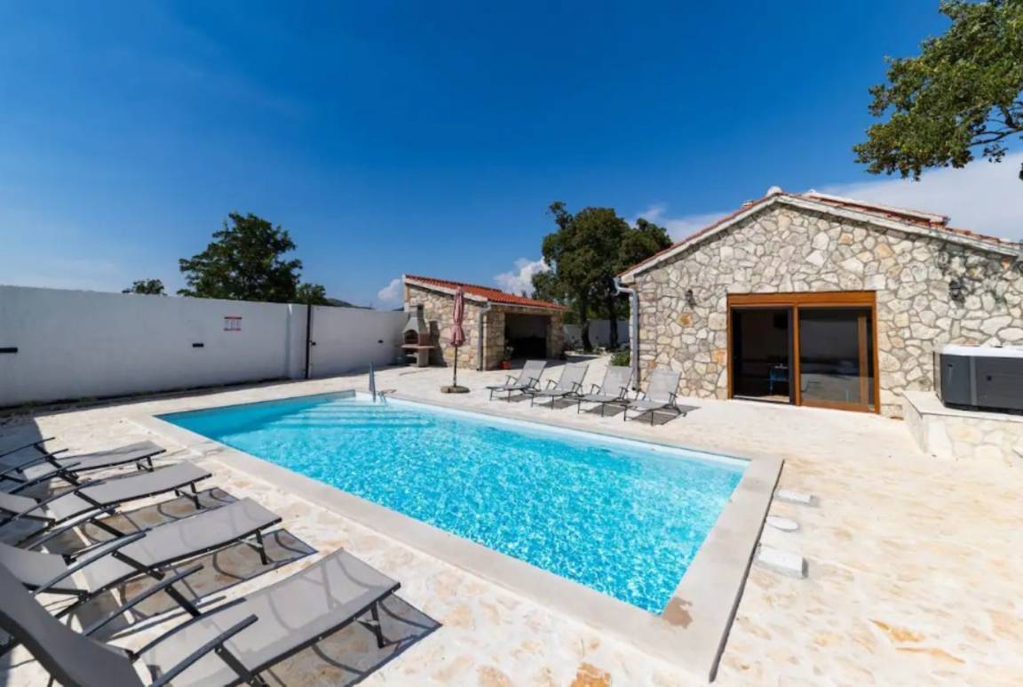 150 M² Villa ∙ 4 Slaapkamers ∙ 8 Gasten - Pirovac