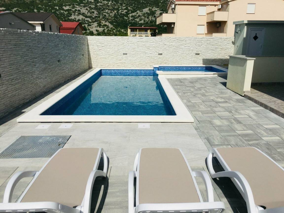 60 M² Apartment ∙ 2 Bedrooms ∙ 6 Guests - Karlobag