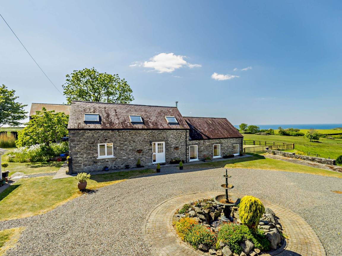 Cottage ∙ 4 Bedrooms ∙ 8 Guests - Aberaeron