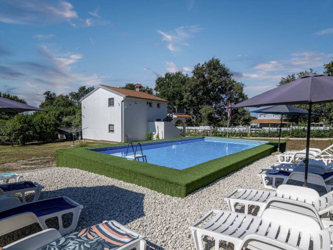 110 M² Ferienhaus ∙ 4 Schlafzimmer ∙ 10 Gäste - Premantura