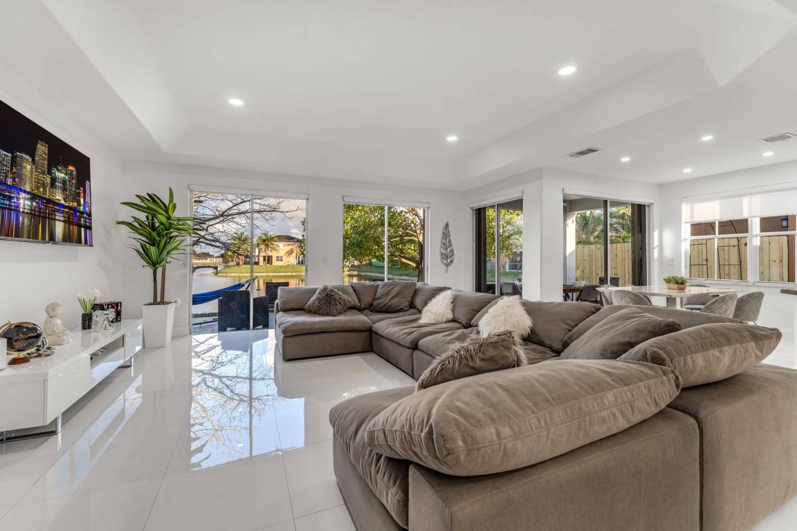 208 M² House ∙ 3 Bedrooms ∙ 10 Guests - Kendall, FL