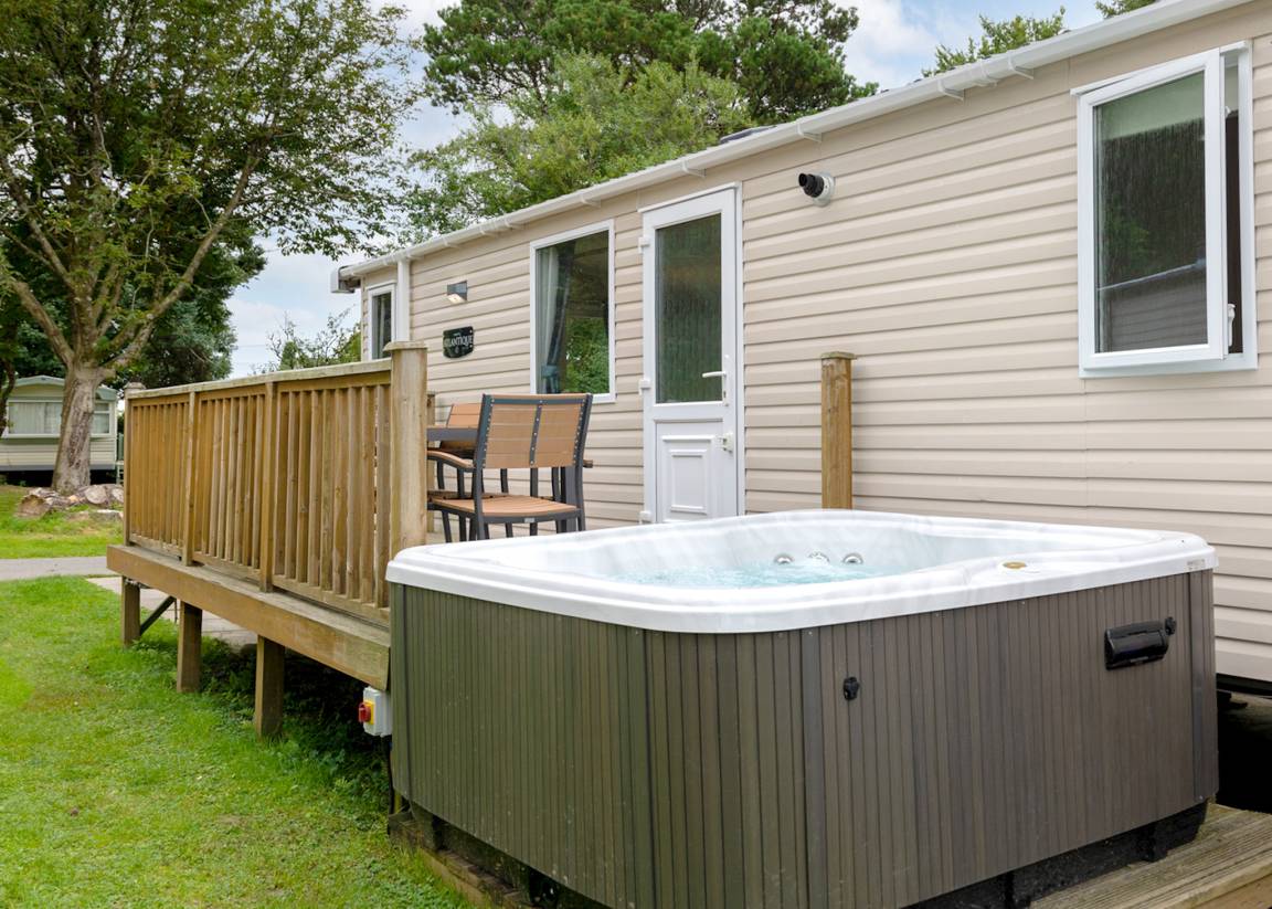 Caravan ∙ 3 Bedrooms ∙ 6 Guests - Tenby