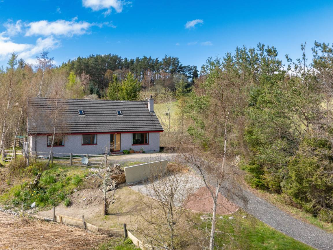 222 M² House ∙ 3 Bedrooms ∙ 5 Guests - Loch Ness
