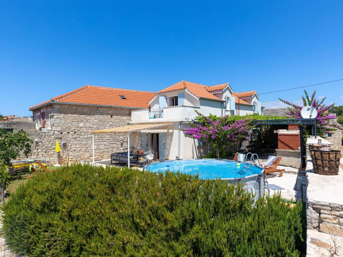 147 M² Talo ∙ 3 Makuuhuonetta ∙ 6 Vierasta - Maslinica