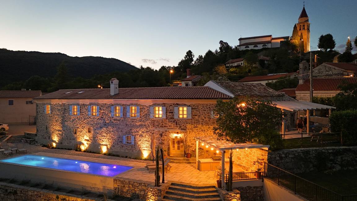 228 M² Villa ∙ 4 Bedrooms ∙ 8 Guests - Rijeka