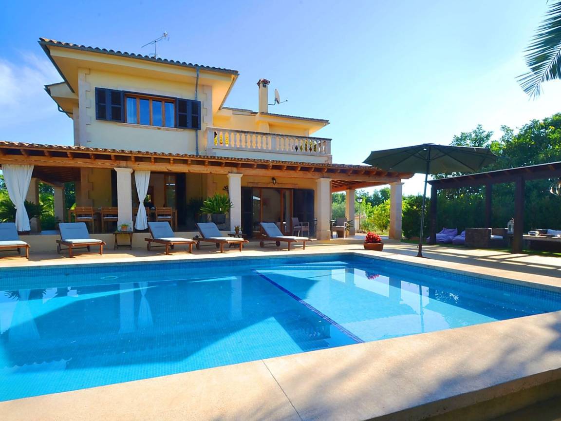 250 M² Talo ∙ 4 Makuuhuonetta ∙ 8 Vierasta - Palma