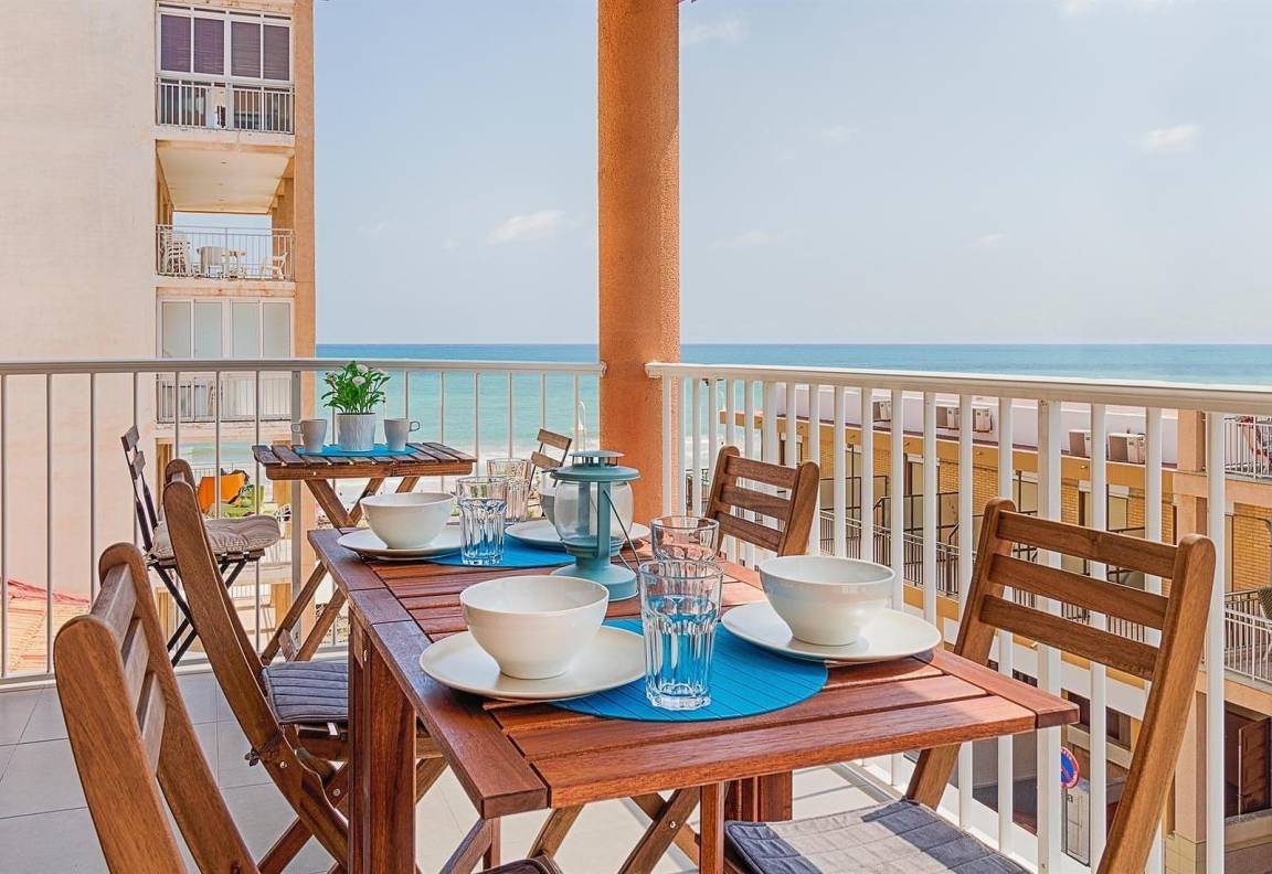 80 M² Apartment ∙ 2 Bedrooms ∙ 4 Guests - La Marina