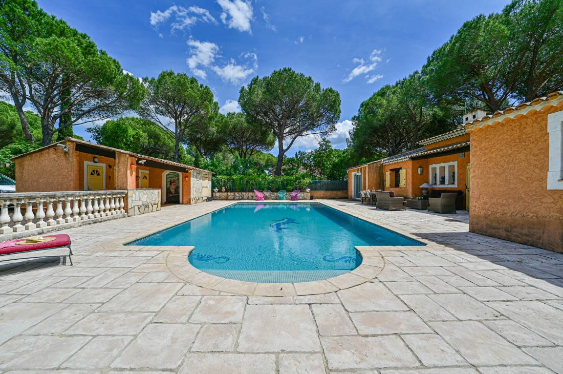 150 M² Villa ∙ 4 Chambres ∙ 8 Personnes - Vidauban