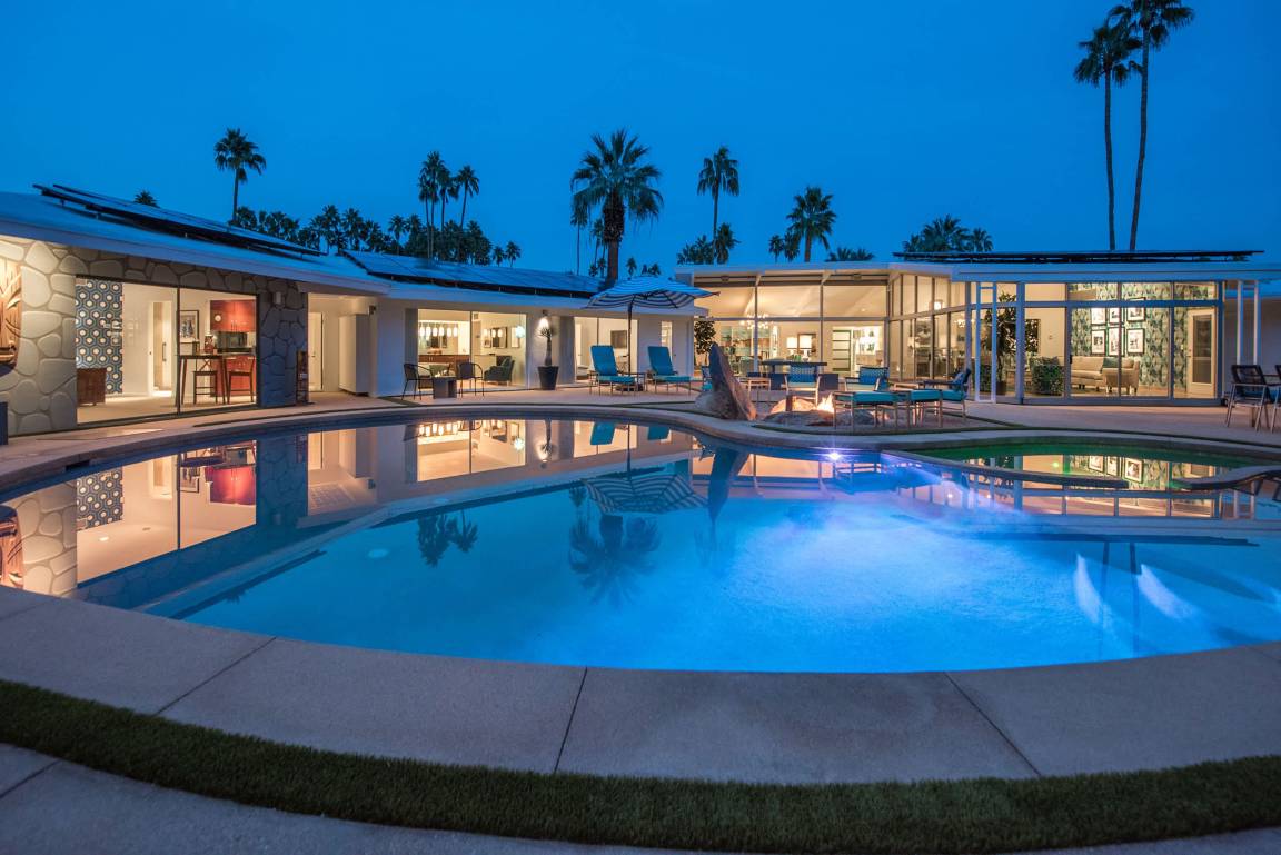 Villa ∙ 4 Bedrooms ∙ 8 Guests - Palm Springs, CA