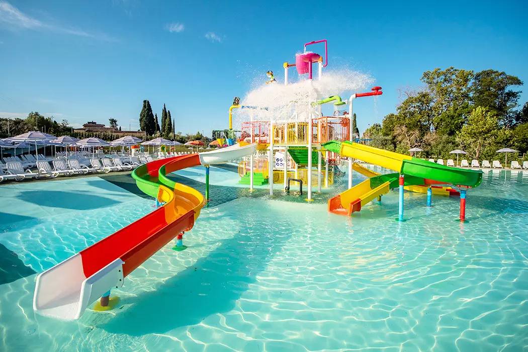 32 M² Caravan ∙ 3 Bedrooms ∙ 6 Guests - Bardolino