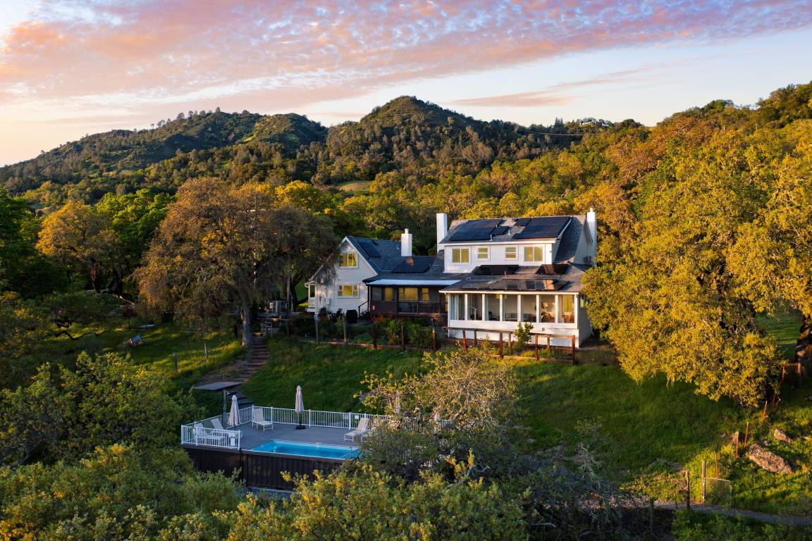 420 M² House ∙ 4 Bedrooms ∙ 8 Guests - Cloverdale, CA