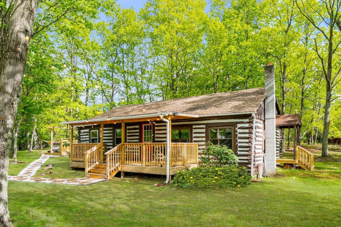 80 M² Chalet ∙ 2 Bedrooms ∙ 4 Guests - Berkeley Springs, WV
