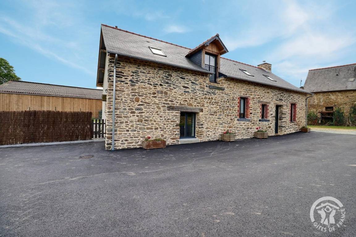 121 M² Gîte ∙ 3 Chambres ∙ 8 Personnes - Vitré