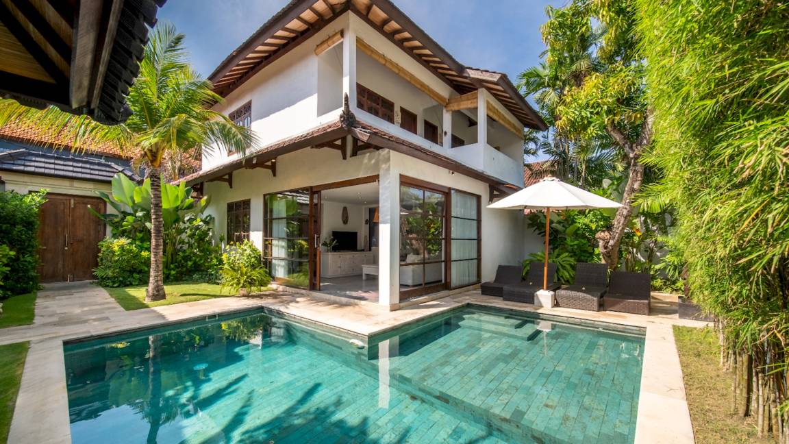 330 M² Villa ∙ 3 Bedrooms ∙ 6 Guests - Seminyak