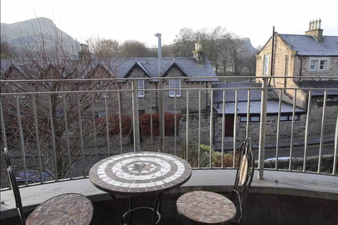75 M² Ferienwohnung ∙ 2 Schlafzimmer ∙ 4 Gäste - Edinburgh