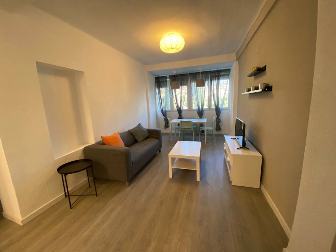 92 M² Apartamento ∙ 3 Habitaciones ∙ 4 Huéspedes - Getafe