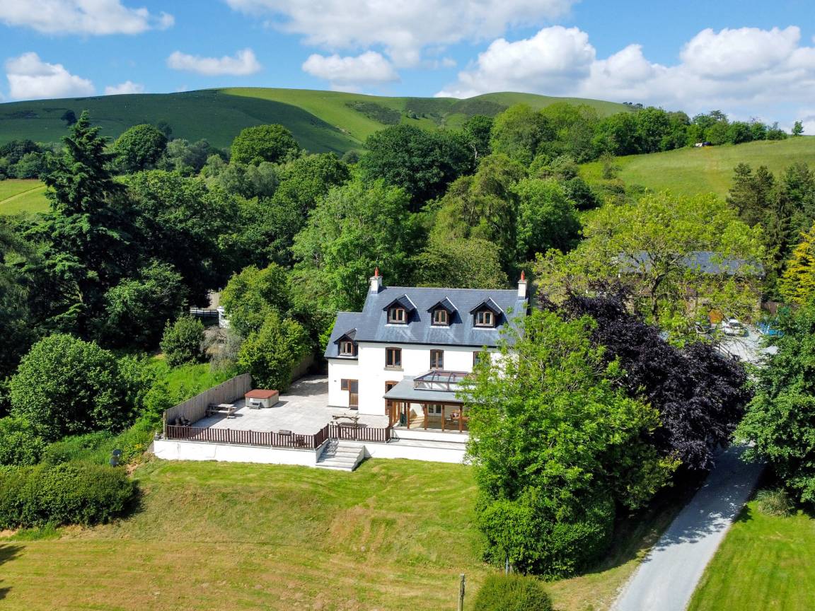 Cottage ∙ 6 Bedrooms ∙ 10 Guests - Rhayader