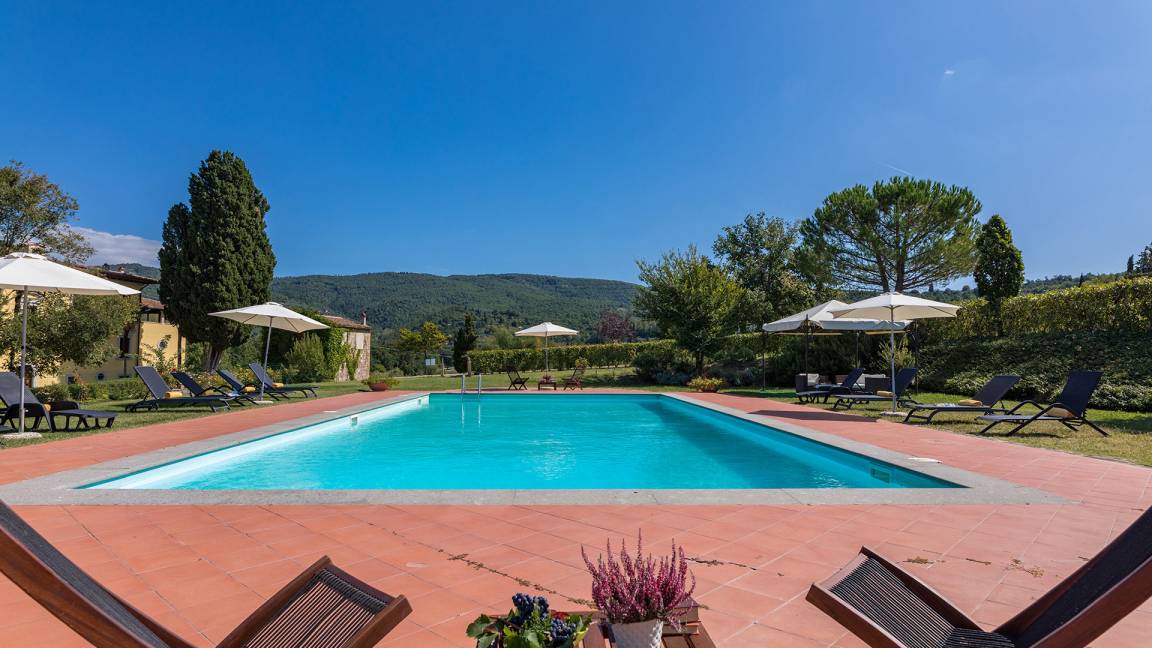 800 M² Villa ∙ 13 Bedrooms ∙ 26 Guests - Arezzo