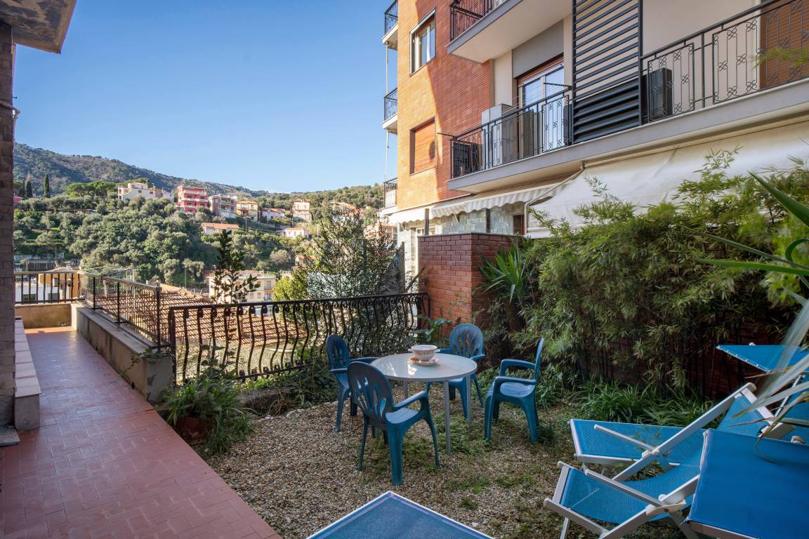 100 M² Apartment ∙ 2 Bedrooms ∙ 6 Guests - Alassio