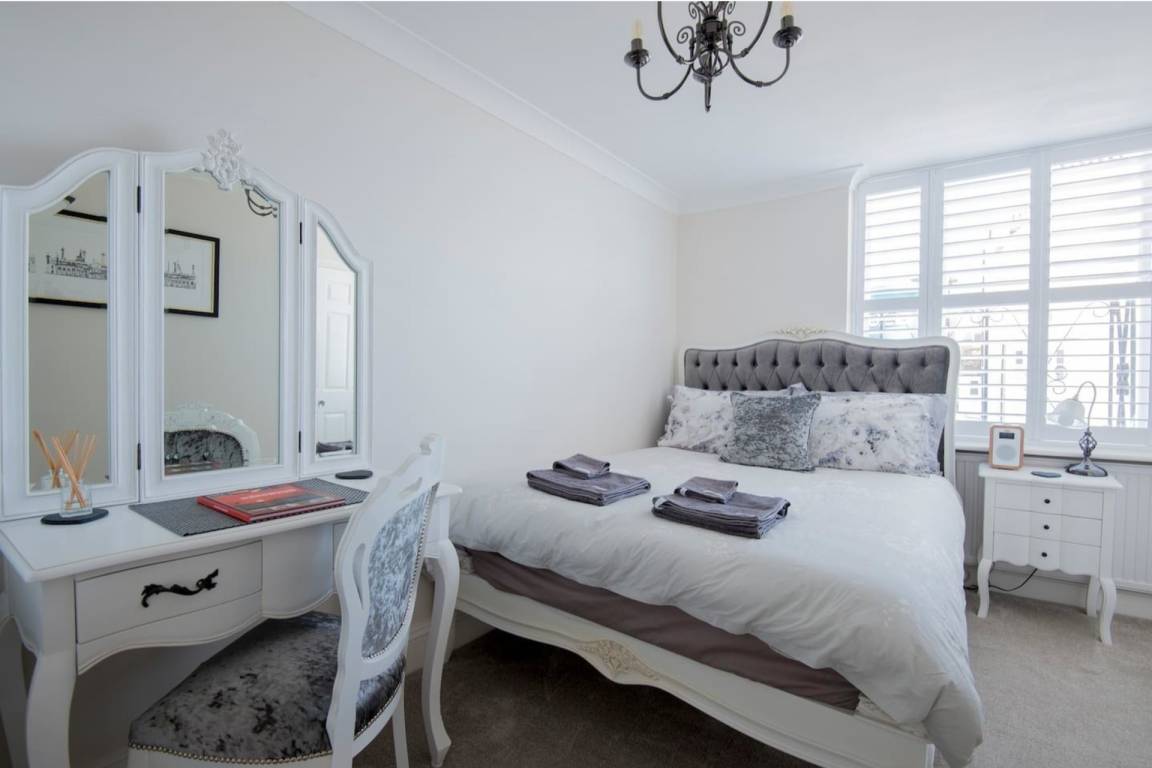 65 M² Apartment ∙ 2 Bedrooms ∙ 6 Guests - Brighton Marina