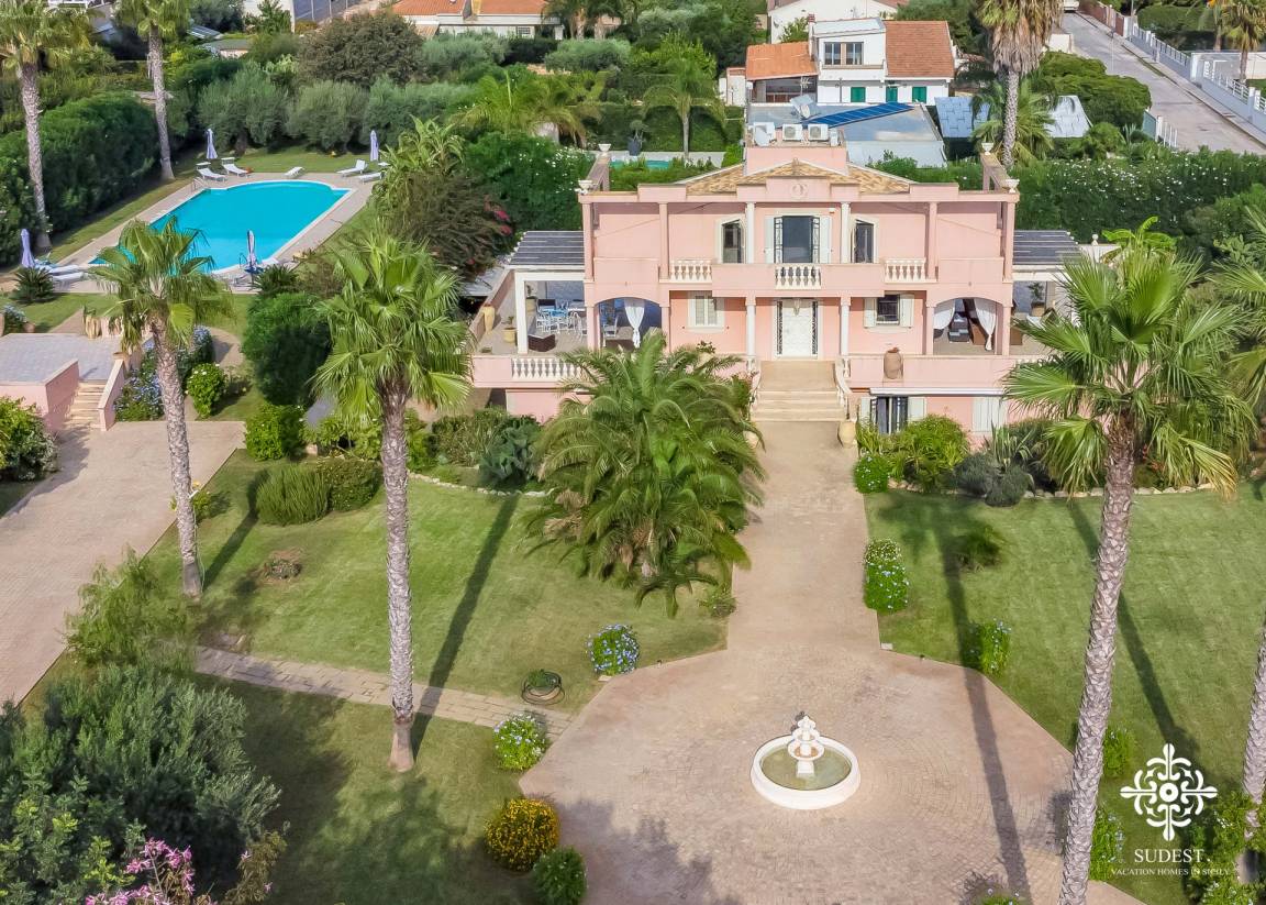 300 M² Villa ∙ 8 Slaapkamers ∙ 16 Gasten - Sicilië