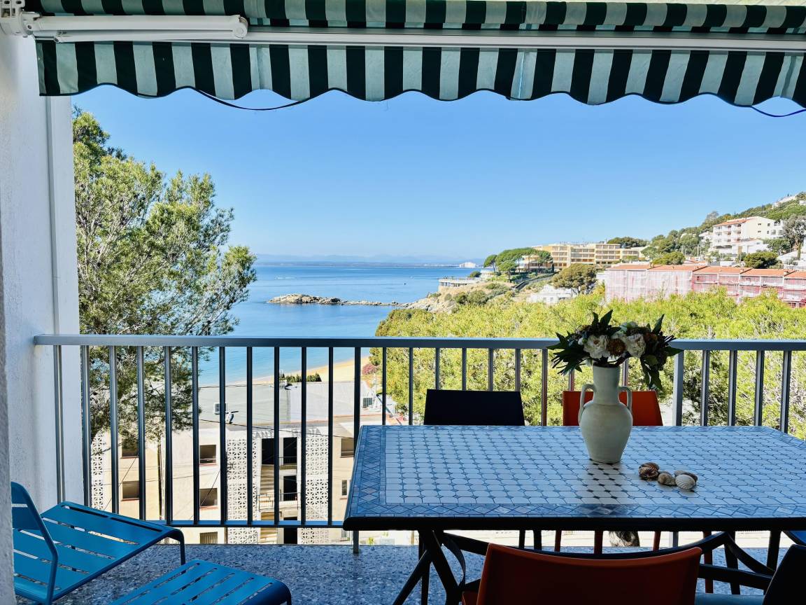 90 M² Apartment ∙ 3 Bedrooms ∙ 8 Guests - Cadaqués